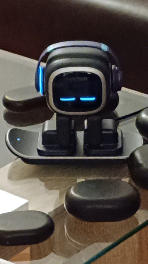 EMO robot – Living AI ️ ️ – D-Beings